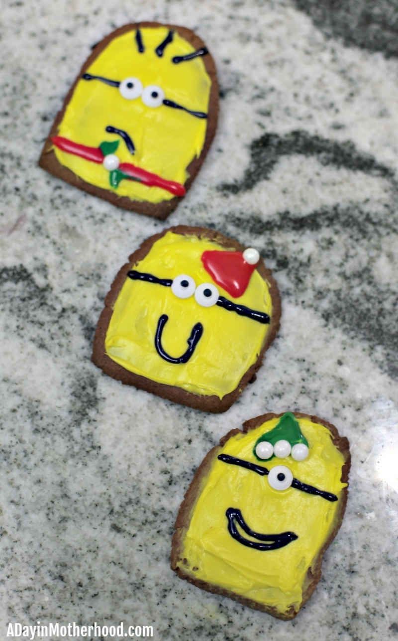 Easy Minion Gingerbread Cookies + WIN Despicable Me 3 on iPhone